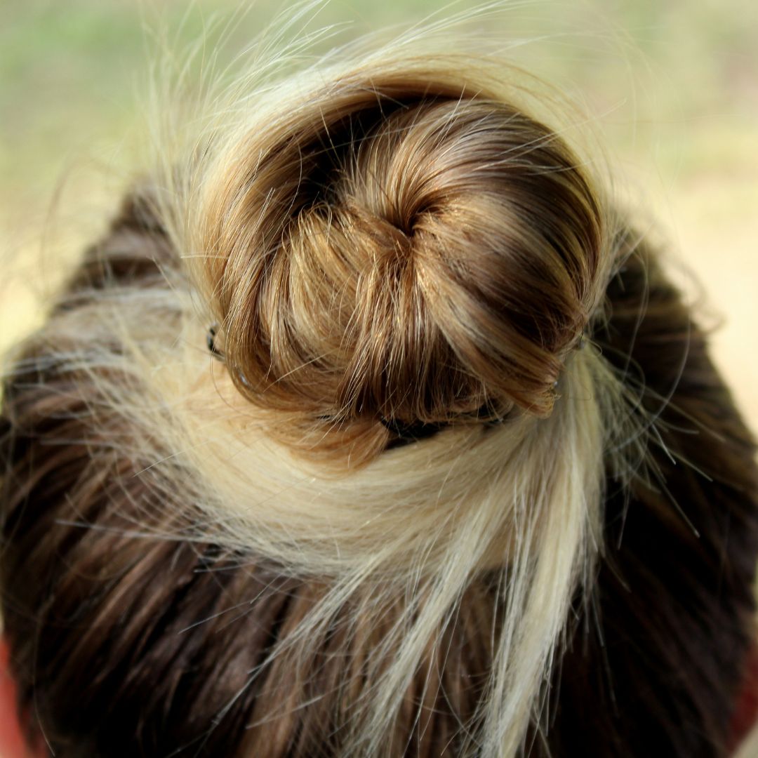 Messy Dutt | eine Anleitung zur Trendfrisur